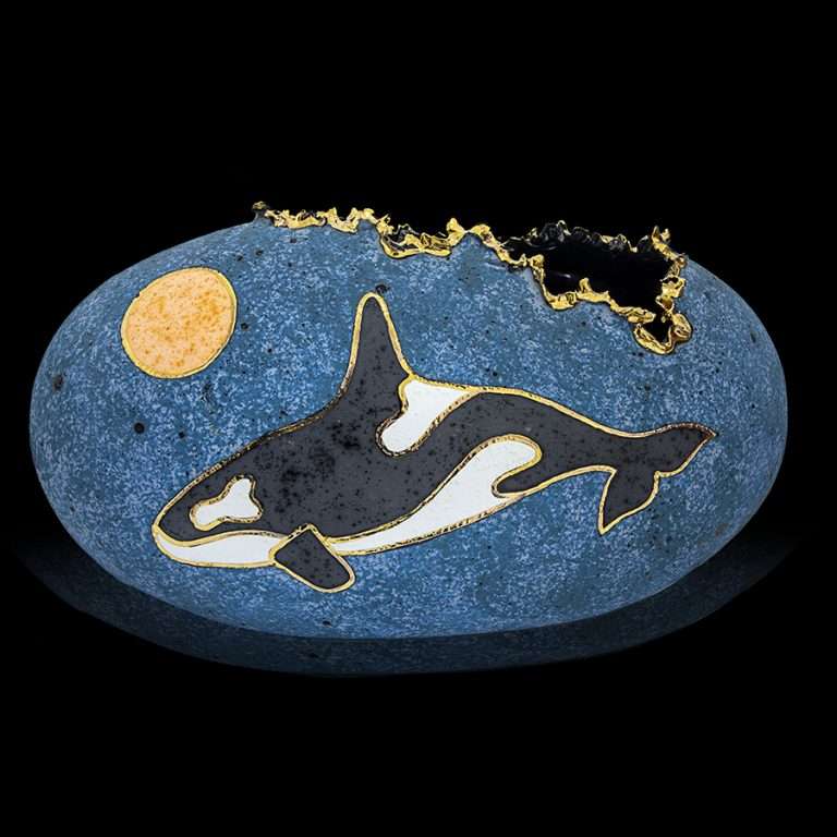 Sharon Penn Pottery Vase w/ 22K Gold (Blue w/ Whale Design) – Diva
