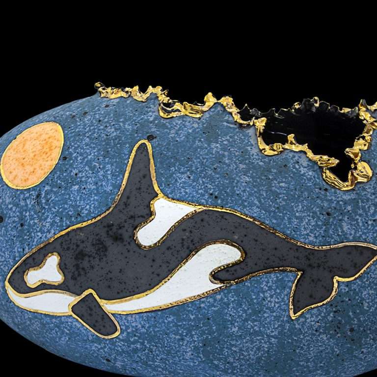 Sharon Penn Pottery Vase w/ 22K Gold (Blue w/ Whale Design) – Diva